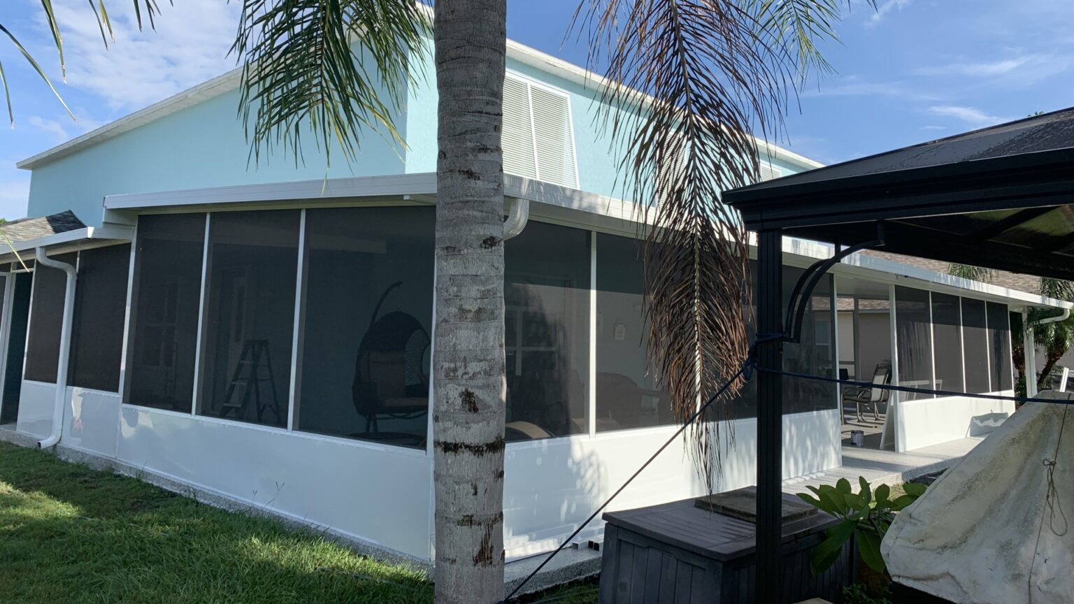 Custom L-Shaped Screen Room Project | Haggetts Aluminum