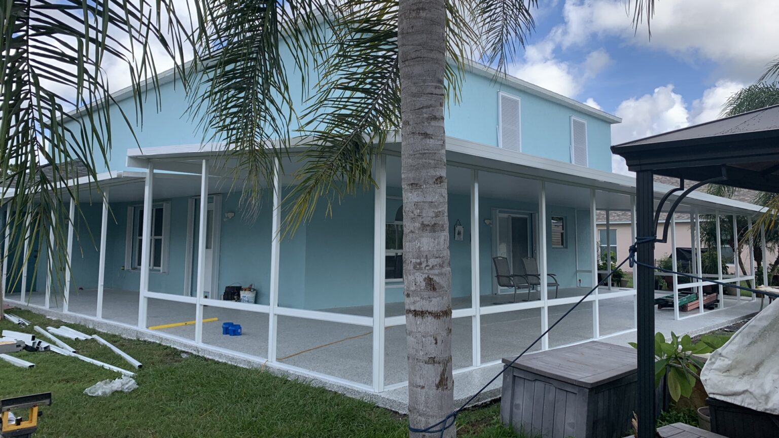 Custom L-Shaped Screen Room Project | Haggetts Aluminum