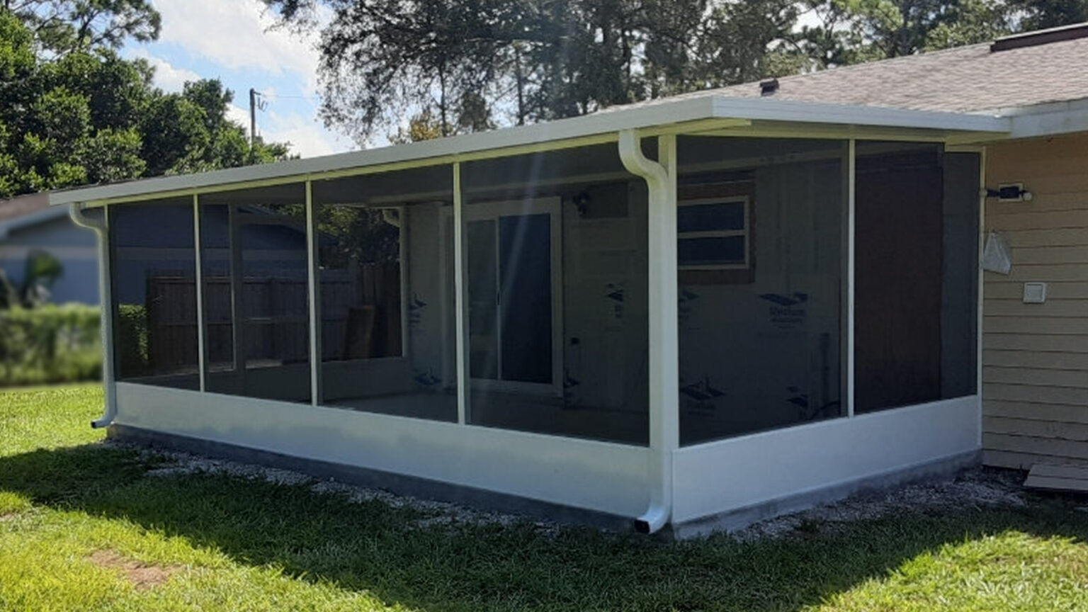 Screenroom on Concrete Pad | Haggetts AluminumHaggetts Aluminum